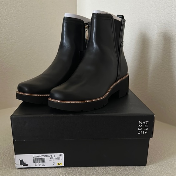 Naturalizer | Shoes | Naturalizer Black Ankle Boots With Sleek Design ...